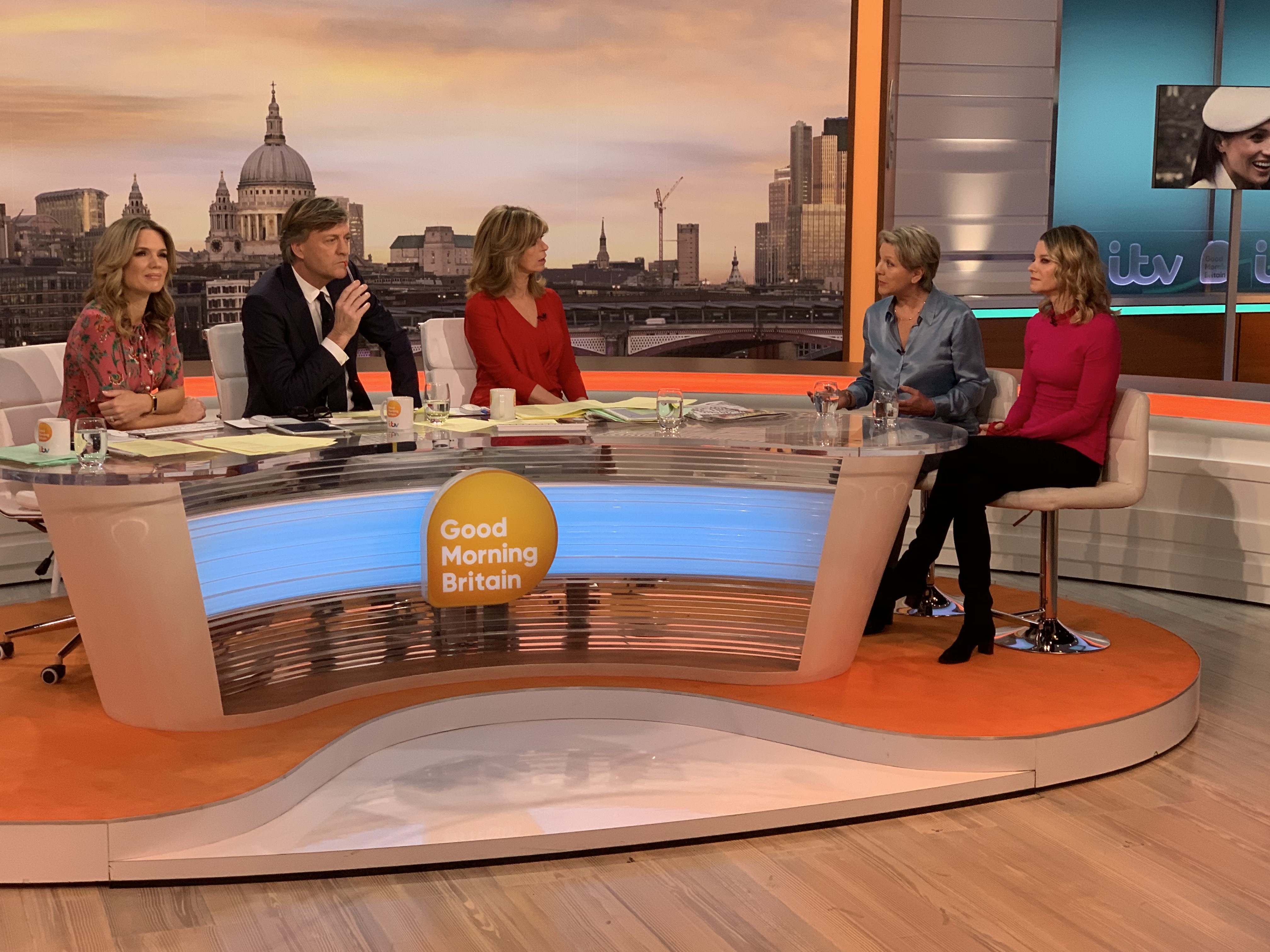 Good Morning Britain LIVE! • Handright